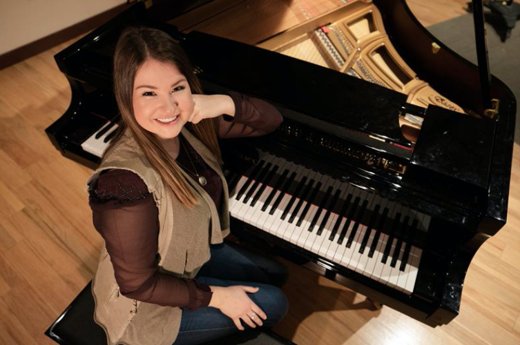 How junior Lexi Murray successfully lobbied for a piano in the RTV recording studio